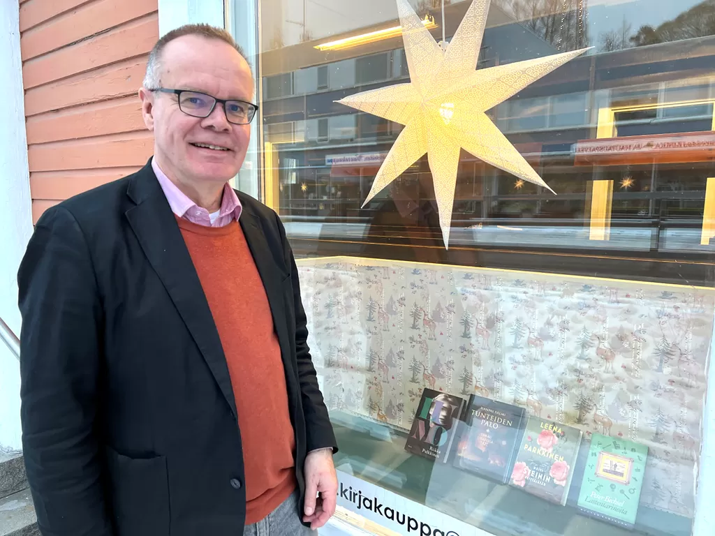 Vinhan uusi kirjakauppias: ”Ostin salaa kirjoja koulun lähellä ...