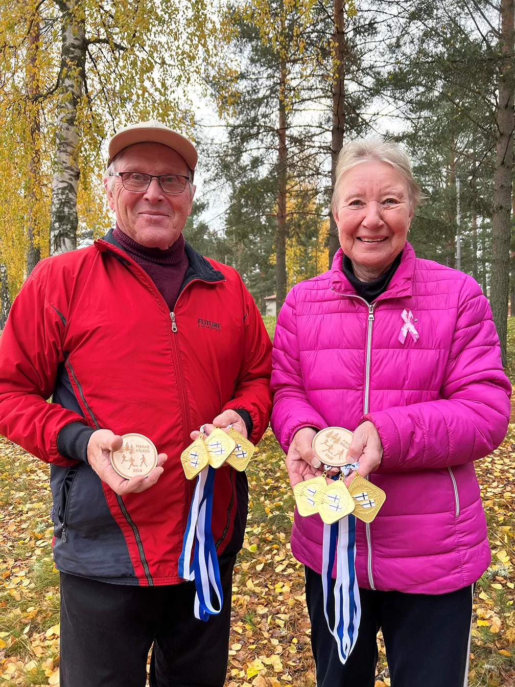 Pirkan hölkän treeni tepsi: Seija kapusi puolukkametsällä ja Pentti ...