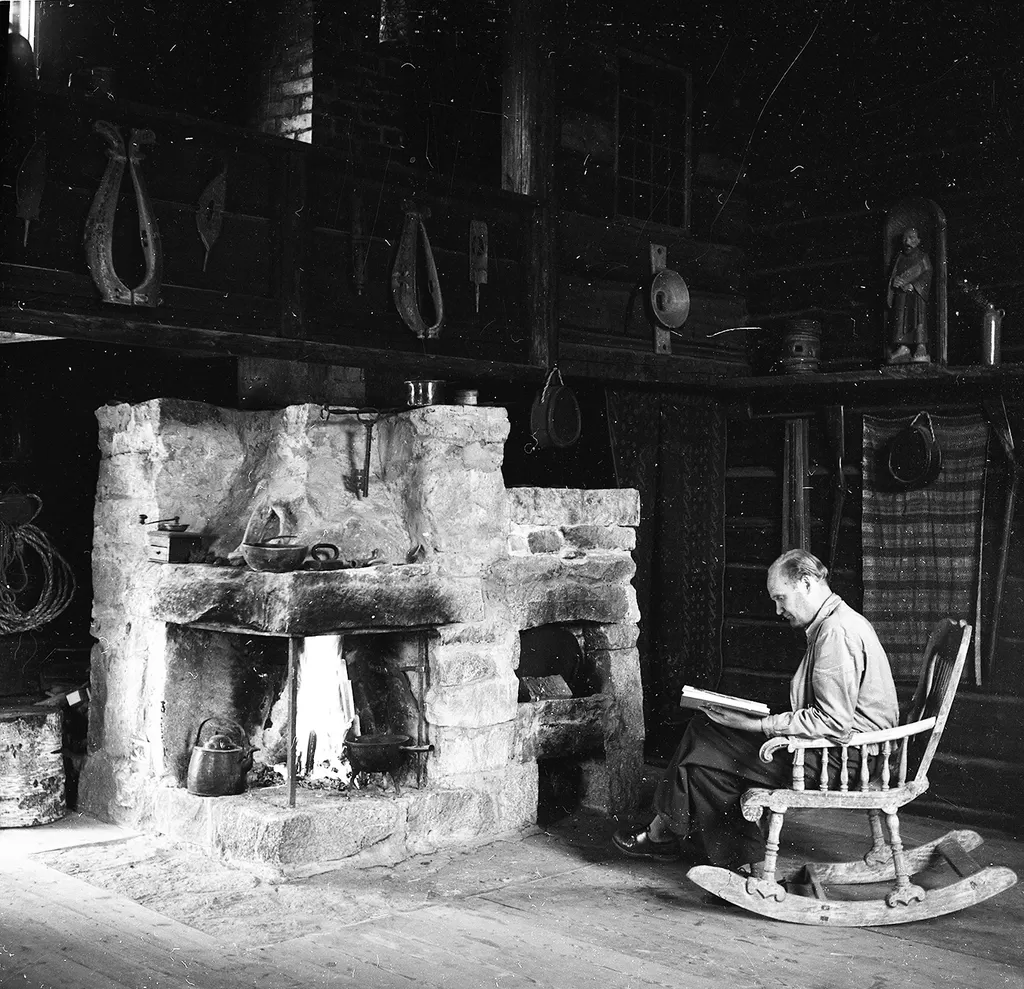 Heikki Asunnan juhlavuonna laaja kattaus tauluja ja tekstejä – esille ...