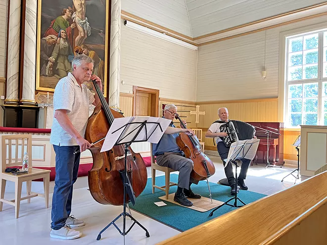 Kurussa kirkko soi kesätorstaisin - Ruovesi