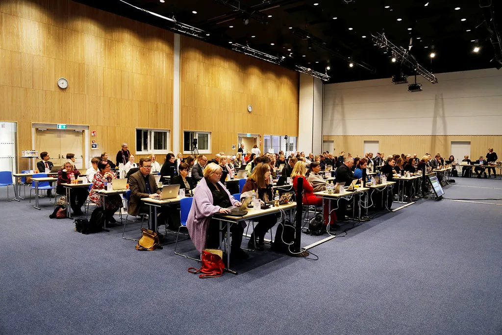 Aluevaltuusto: Asiakasmaksut nousevat ensi vuonna, puheen johtajien ...